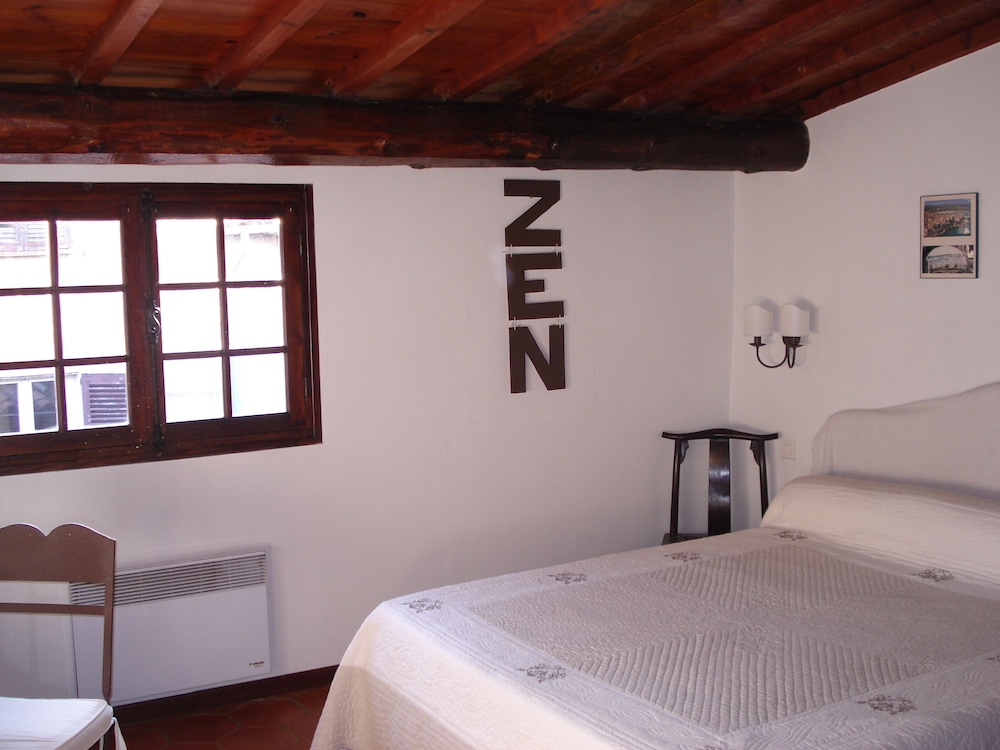 Located In Old Antibes, 2 Steps From The Shops, With 2 To 4 Beds - 안티베