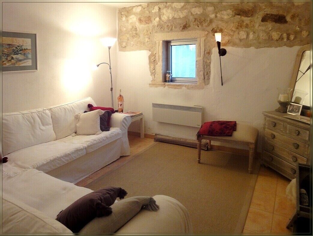 Ancienne Maison De Village, Charme, Très Calme, Jardin Arboré, 4 Personnes. - Camargue