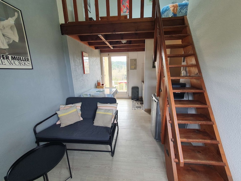 Charmant T1 Entièrement Rénové, Avec Terrasse, Au Coeur De Giens. - Plage de l'Almanarre