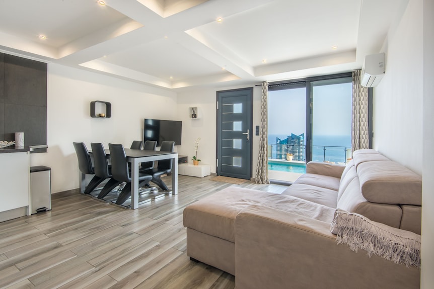 Magnifique Villa Avec Vue Mer Et Piscine Chauffée Aux Portes De Monaco - Monaco