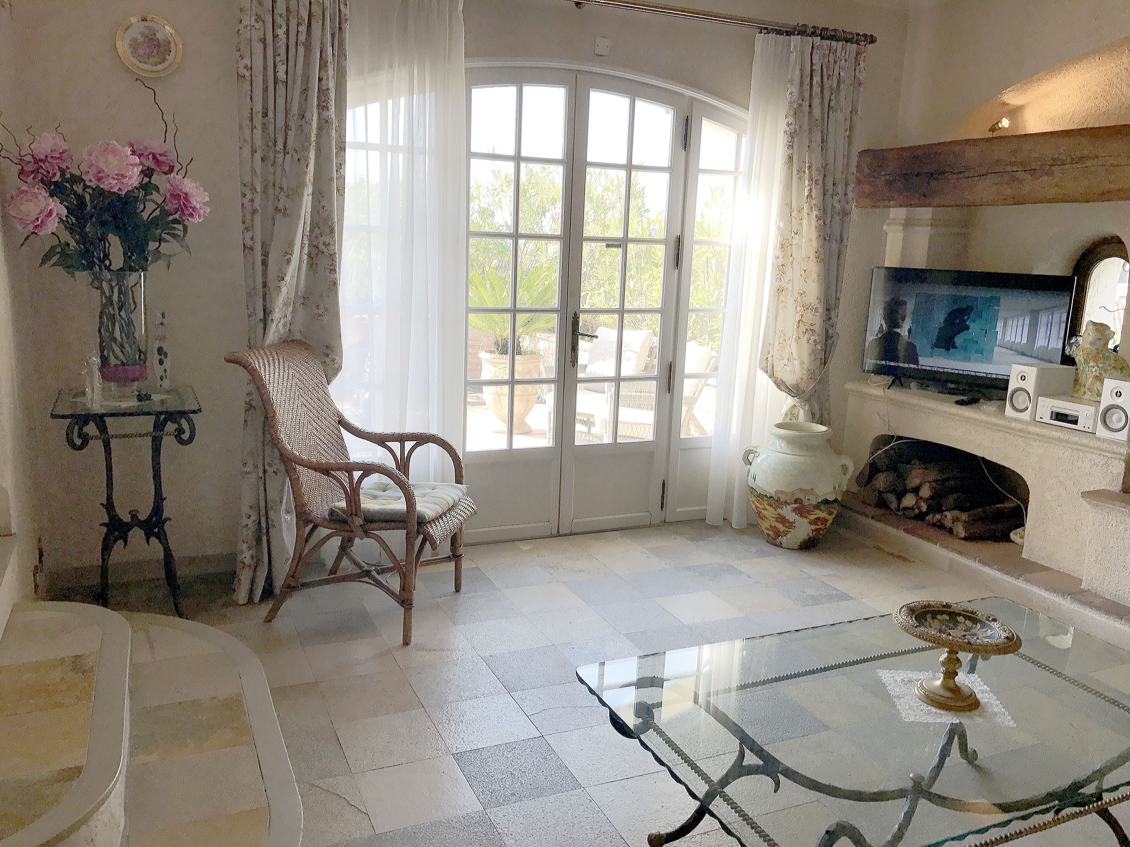 Belle Villa Vue Mer Avec Grande Piscine Et Jardin A Antibes - Antibes