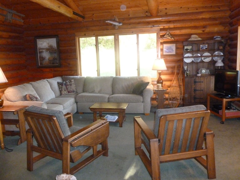 Cabin On The Lake Is Your Own Hideaway On A Private 10 Acre Lake - Galena, IL