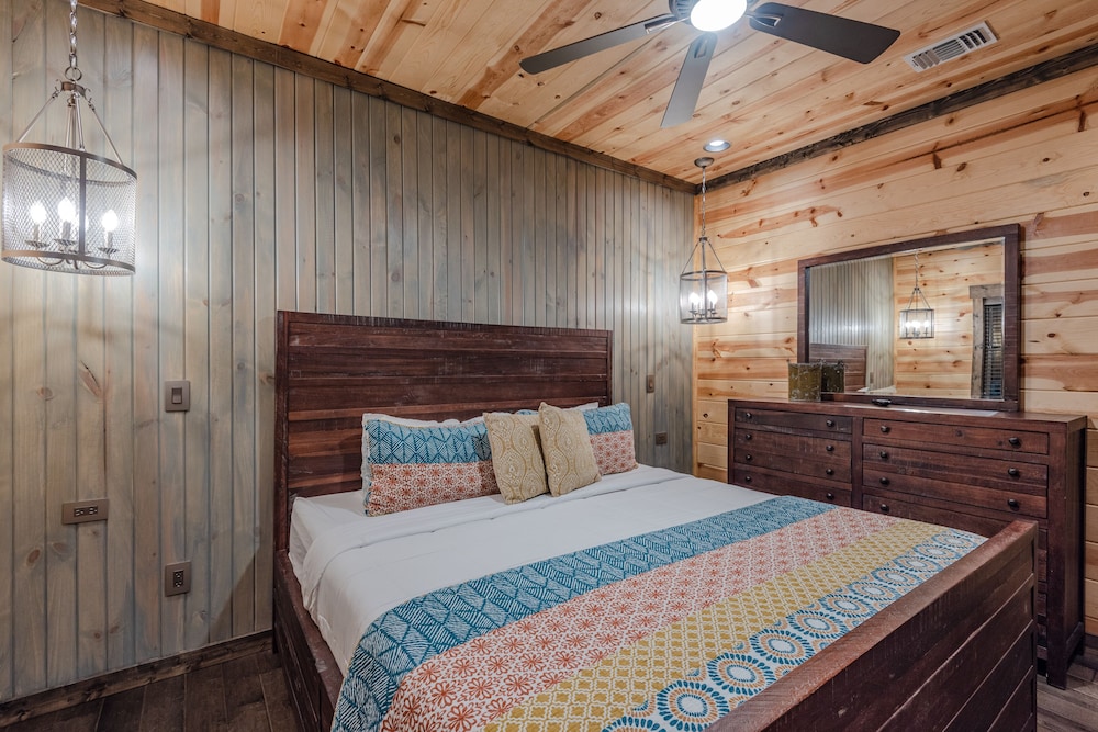 Let's Get Together: 6bed+loft/gameroom+5.5bath - Broken Bow, OK