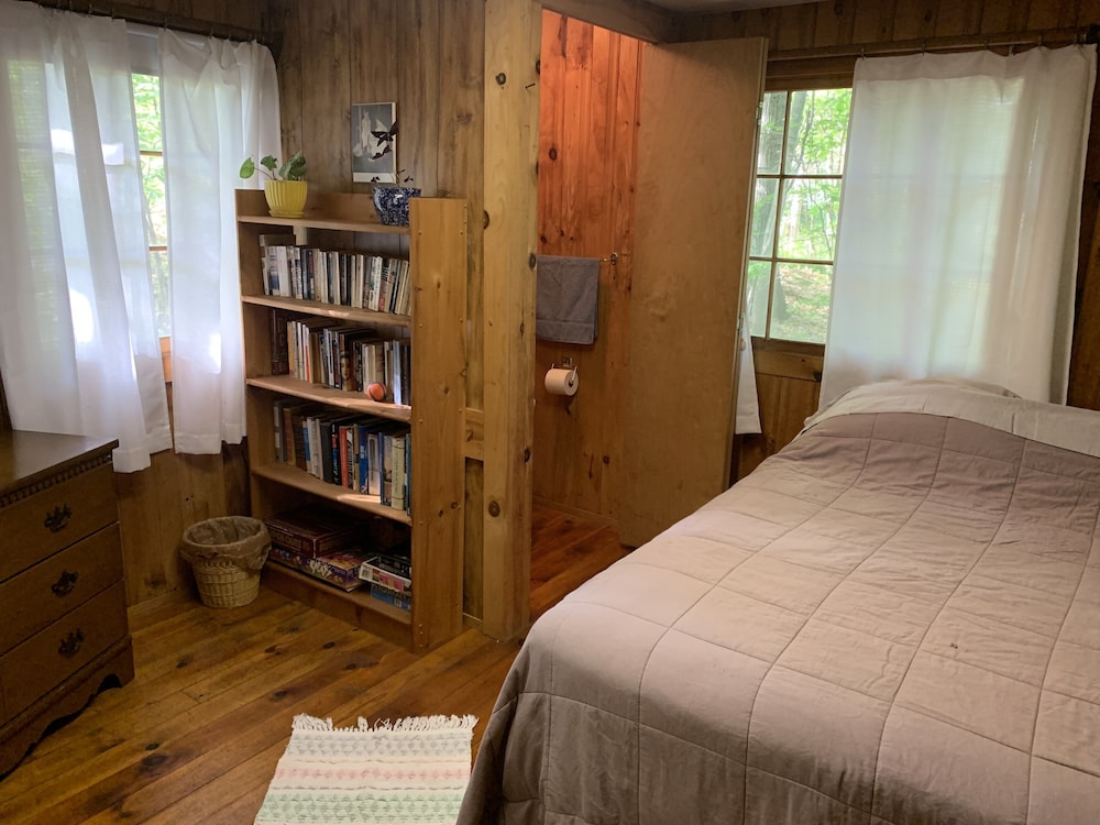 Private And Cozy Cottage, Excellent Fishing And Swimming; Sleeps 6. - Monmouth, ME