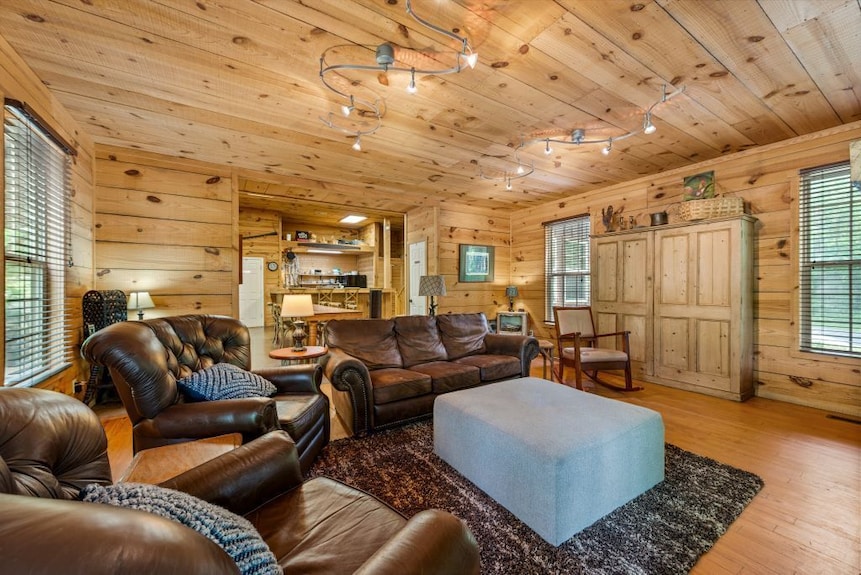 Relax With A Panoramic View Of All Nature Has To Offer. - Alabama