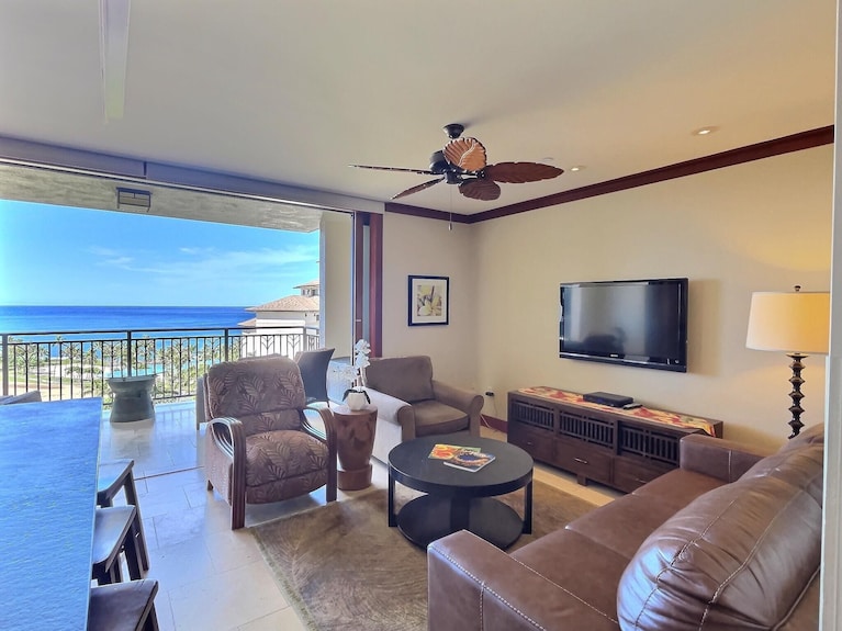 Spectacular Oceanview Luxurious 3br Suite At The Ocean Front Beach Villas: O1005 - Māʻili Beach Park