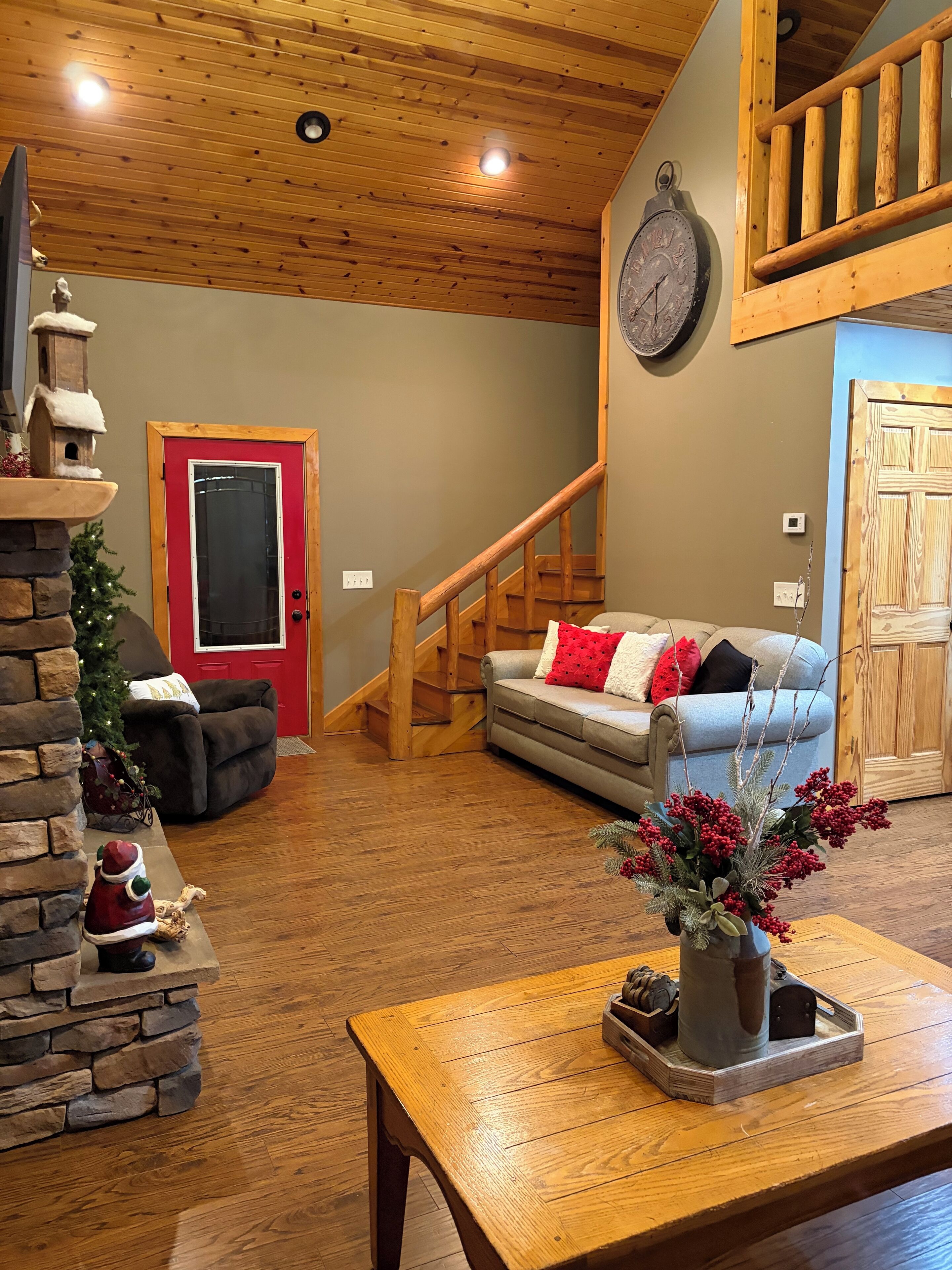 Cabin With Amazing Views & Fully Stocked Pond For Fishing Minutes From Patoka - Indiana (State)