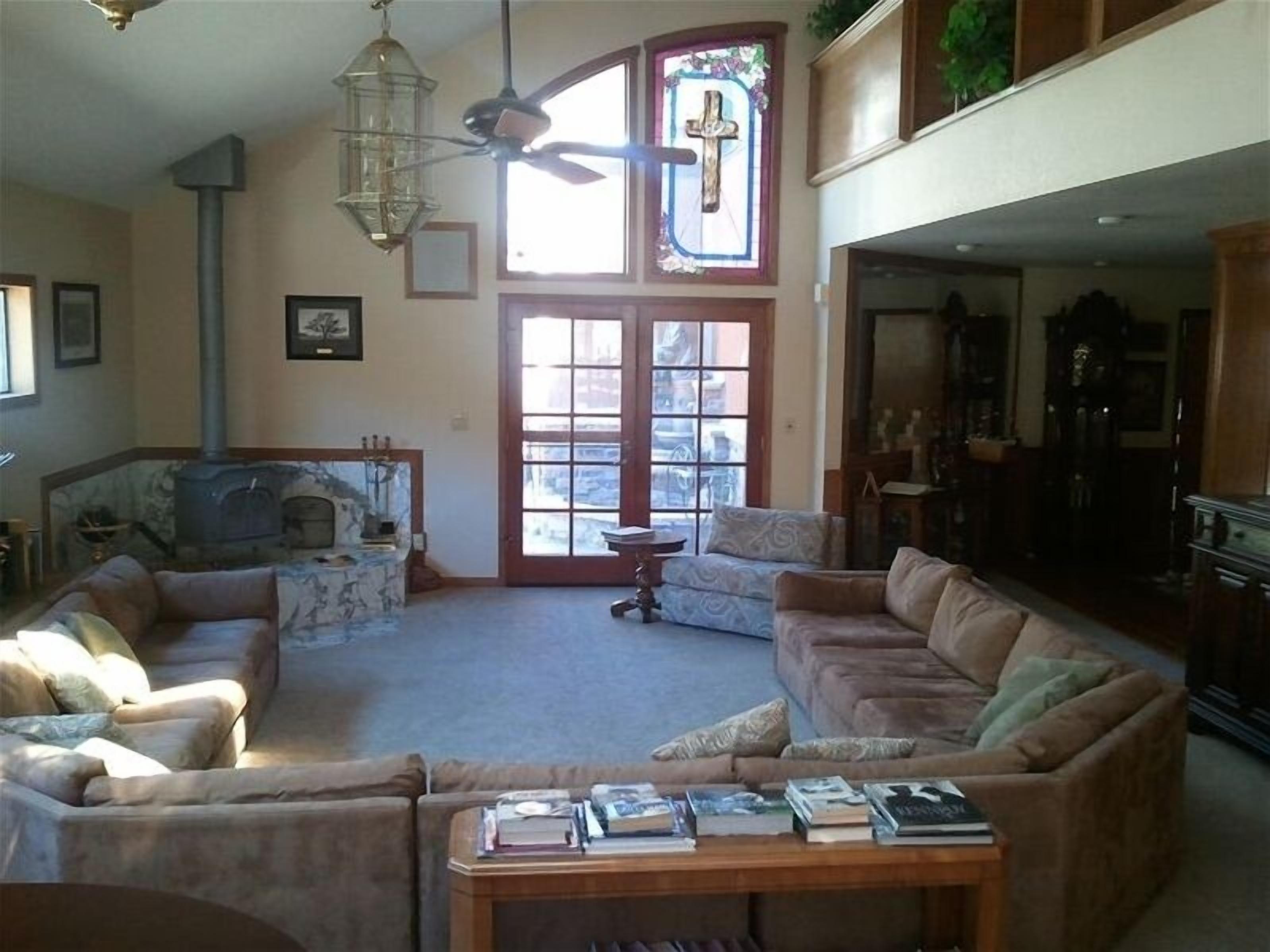 Secluded On 9 Acres Beautiful 6,000+ Sq. Ft. Cabin, 6 Bd 4.25 Bath - Prescott, AZ