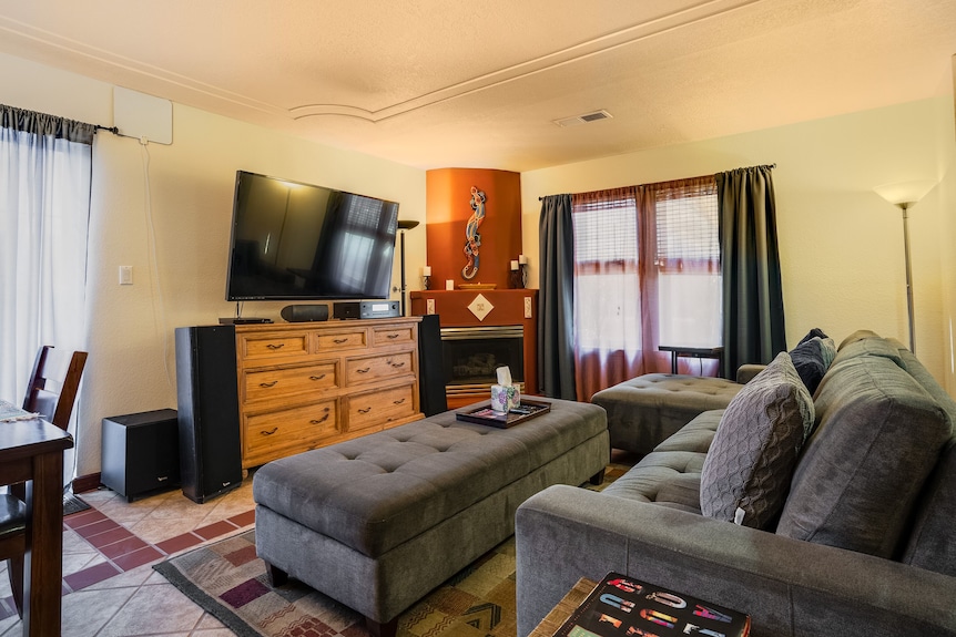 Idealmente Ubicado !! ¡Camas Lujosamente Cómodas! Patio Privado! ¡Completamente Abastecido! - Albuquerque