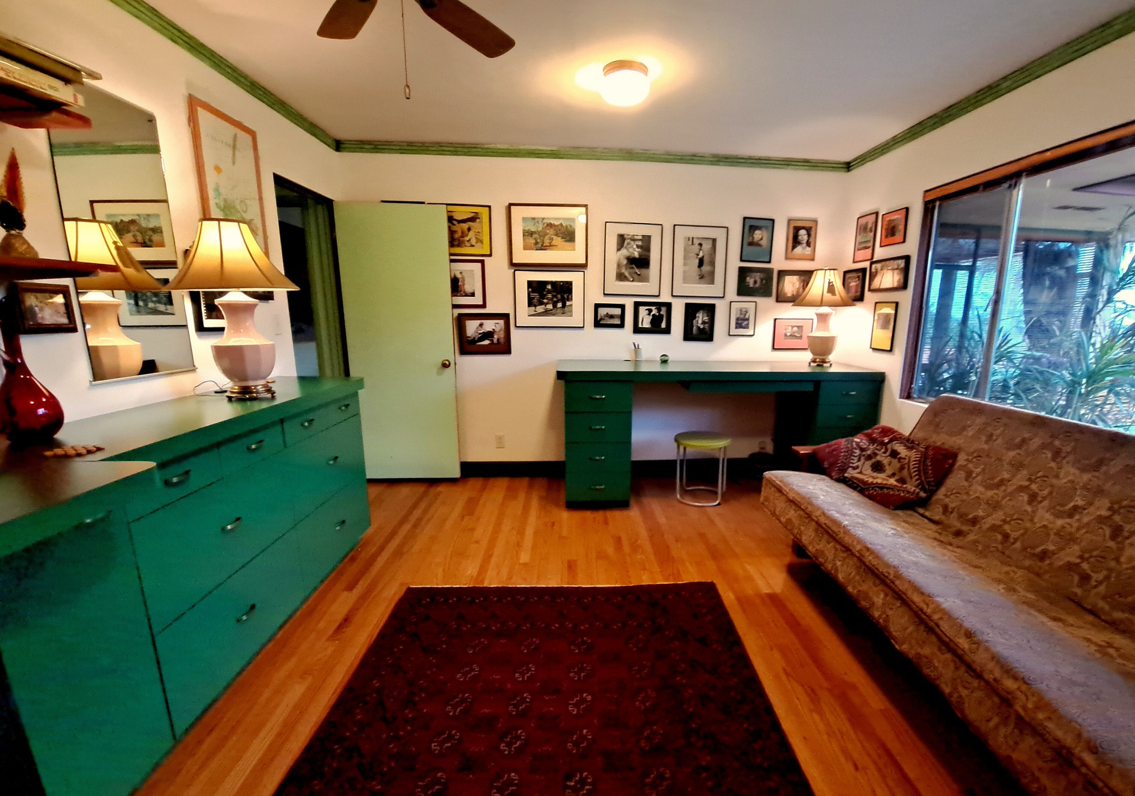 プール付きスペインミッションスタイルの家-海岸の霧から - サンタ・バーバラ, CA