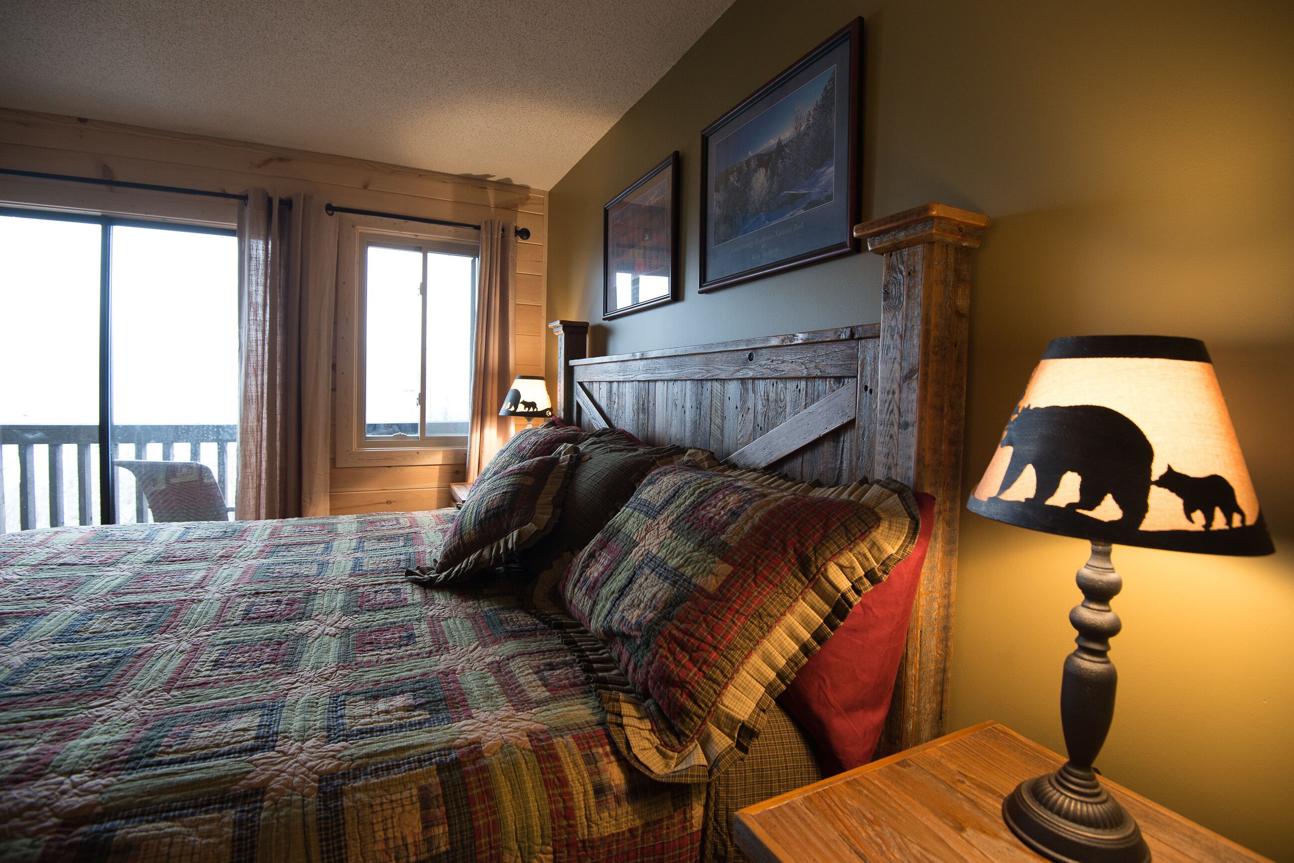 Remodeled To Look Like A Mountain Lodge! - Gatlinburg, TN