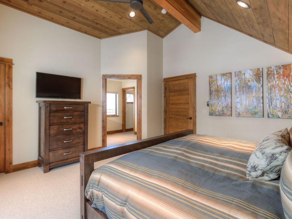 Big Sky Vacation Rentals: Homestead 5 Claim Jumper - Big Sky, MT