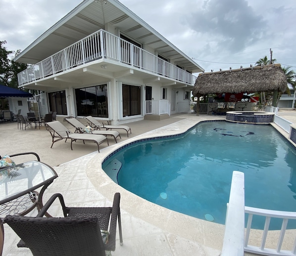 Breathtaking big waterfront home with private pool! - Marathon - 2024 ...