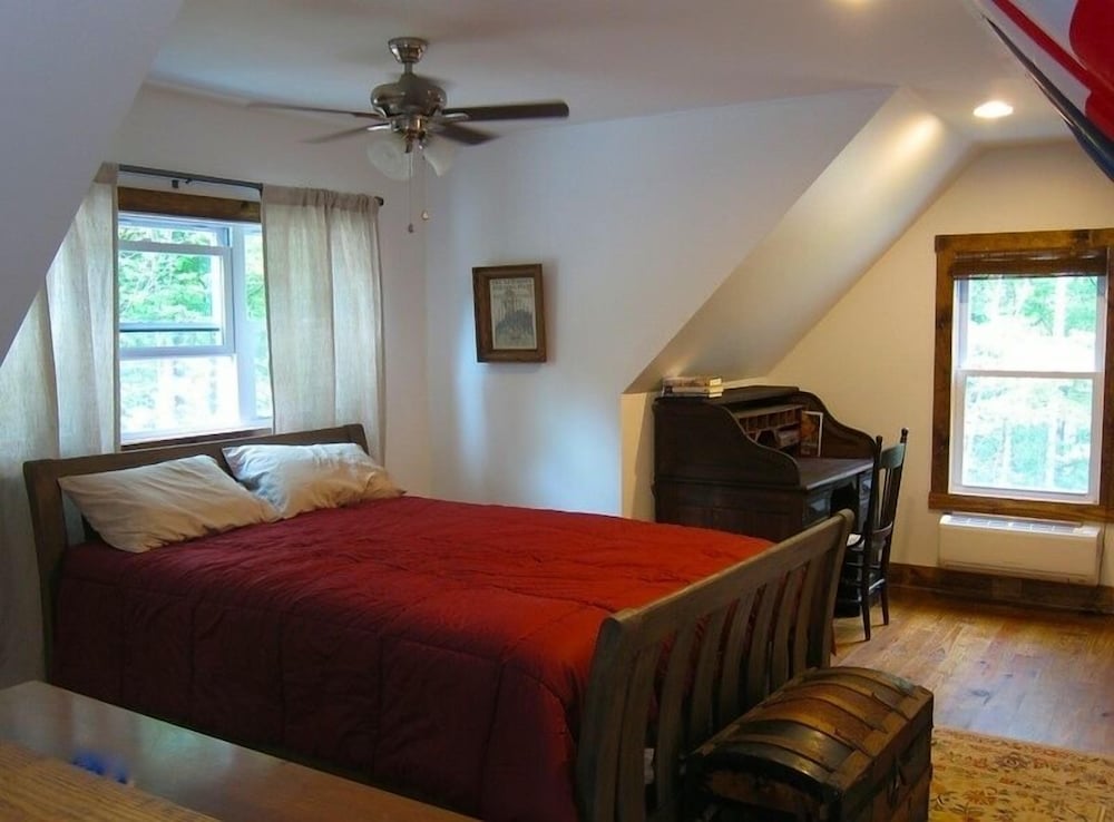 Solar Powered Cottage At Lake, With Dock, On Private 300 Acre Timber Preserve - Occoneechee State Park, Clarksville