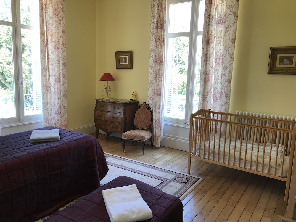 Luxe Chateau Met Prive Zwembad, Tennis En Par 3 Golf - Montmorillon