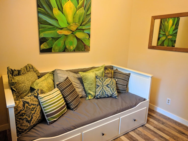 The Cascade River Trail Retreat - A Short Walk To River & Downtown! Pets Ok! - Oregon