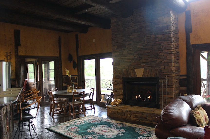 ~Hunter's Lodge~ ' An Exquisite 12 Acre Escape With Soaring Views' - Highlands, NC