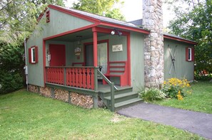 A STORYBOOK COTTAGE! - Glen | Vrbo