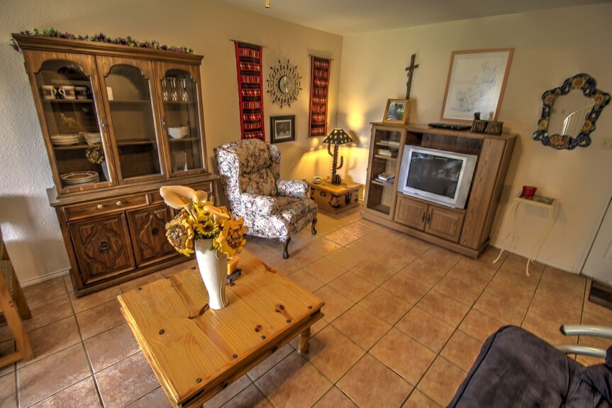 Pet Friendly-no Wt Limit,no Breed Discrimination,1 Mi Clayton's Beach Bar \N\n\n\n\n - South Padre Island