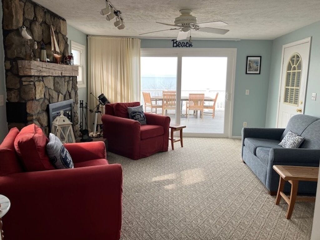 Lake Erie Beachfront Cottage Near Geneva State Park Lodge - Geneva-on-the-Lake, OH