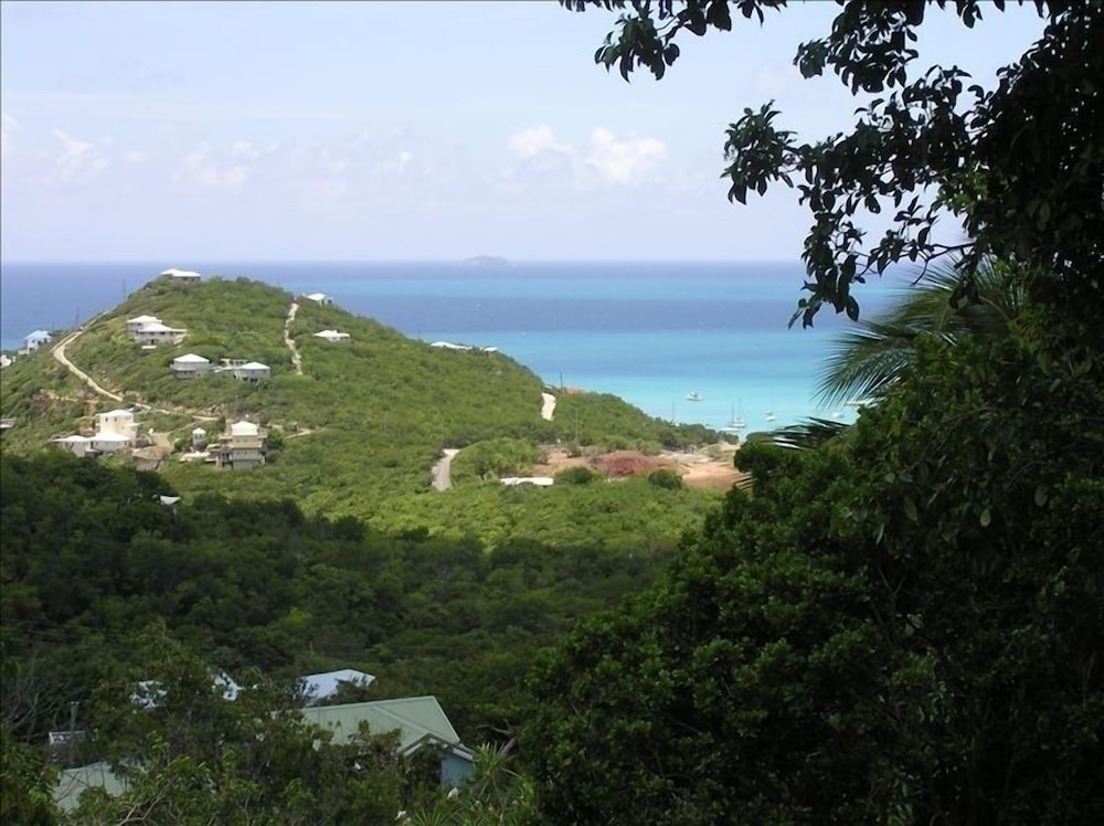 Cute Cozy Cottage With Private Entrance And Ocean Views In Prime Neighborhood - Cruz Bay