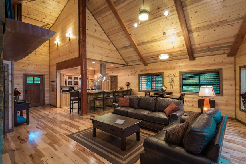 Crystal Ridge, Wet Spa, Pool Table, Arcade Game, Hot Tub, Wood-burning Fireplace - Oklahoma