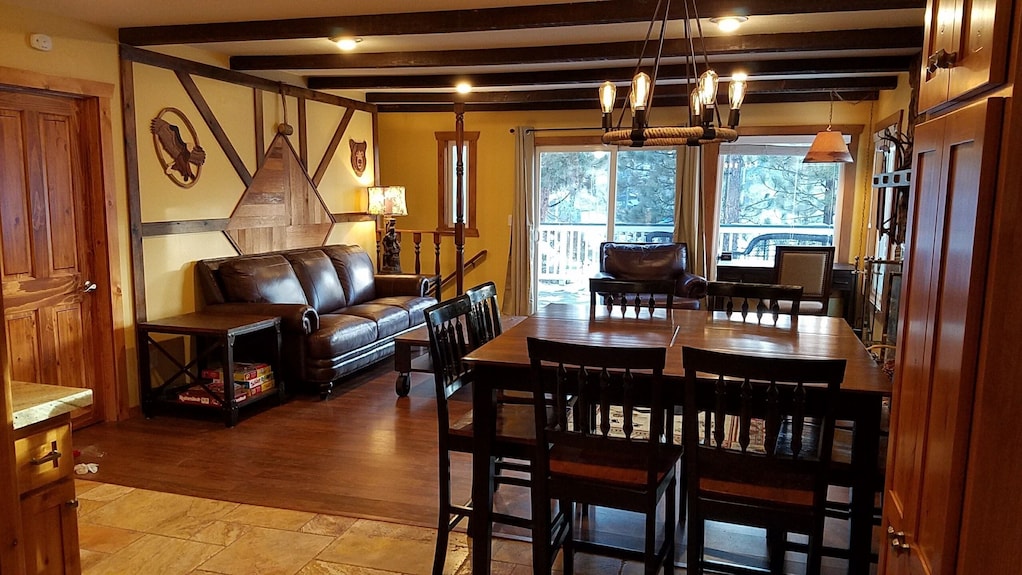 Enjoy Eagle's Haven! Lake View - Pet Friendly - Walk To Park & Lake - Hot Tub - California