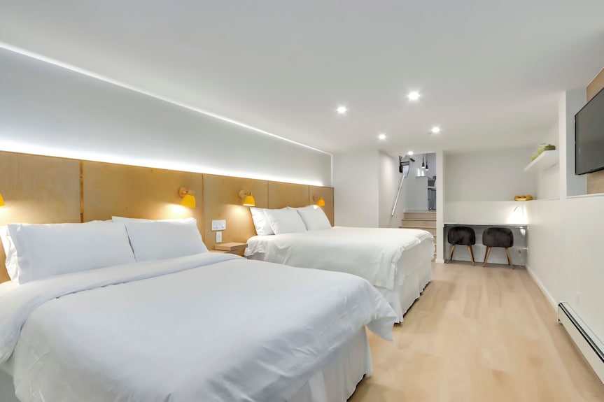 Modern King-size Guest Suite - Port Moody