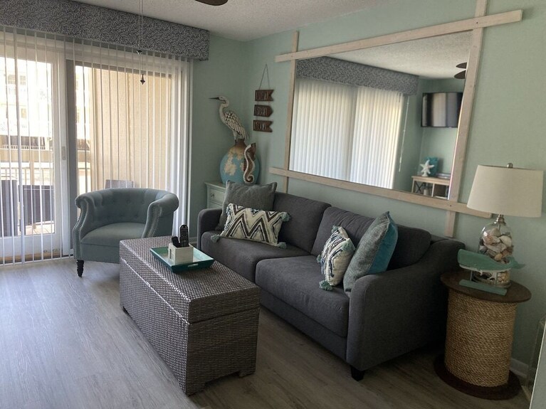 Oceanfront Condo, Steps To Beach & Pool, Across From Coligny Plaza! - Coligny Beach Park