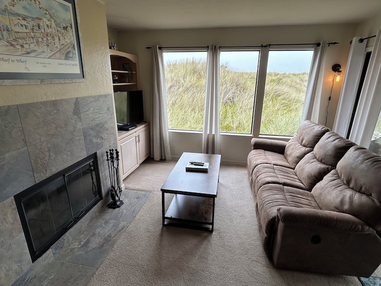 Modern Beach Front Pajaro Dunes 1st Floor Condo - Yards From Beach/gated Entry - New Brighton State Park, Capitola