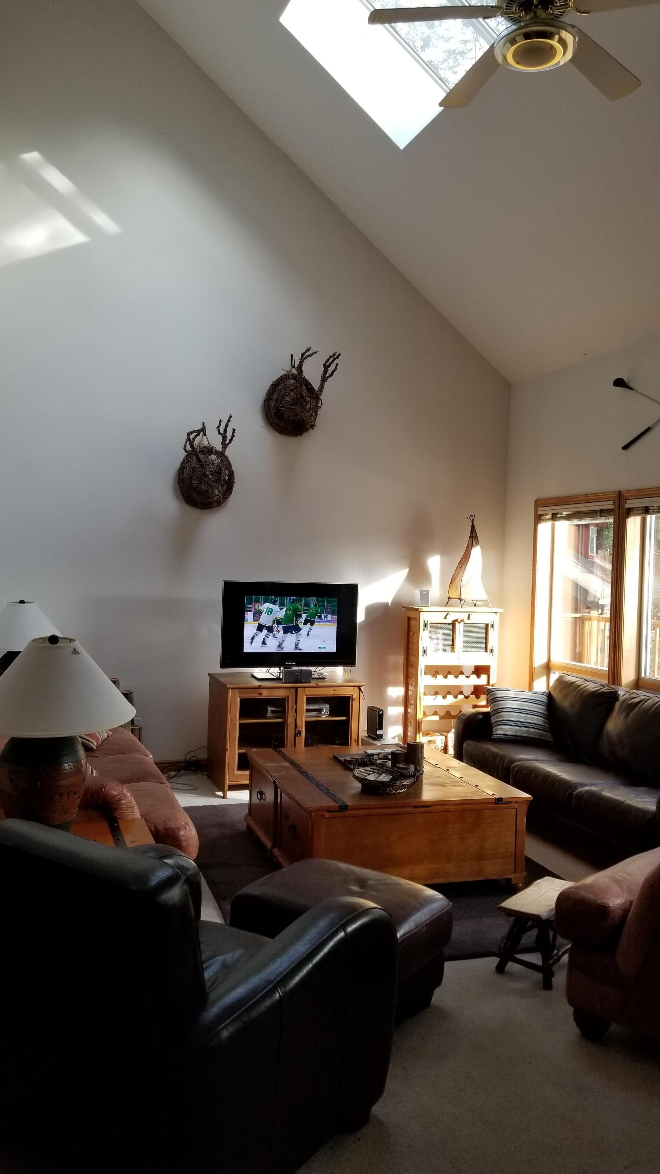 5br Retreat, Views, Pool Table, 2 Decks, 4 Bath, Cathedral Ceilings, Dble Garage - Fairmont Hot Springs, BC