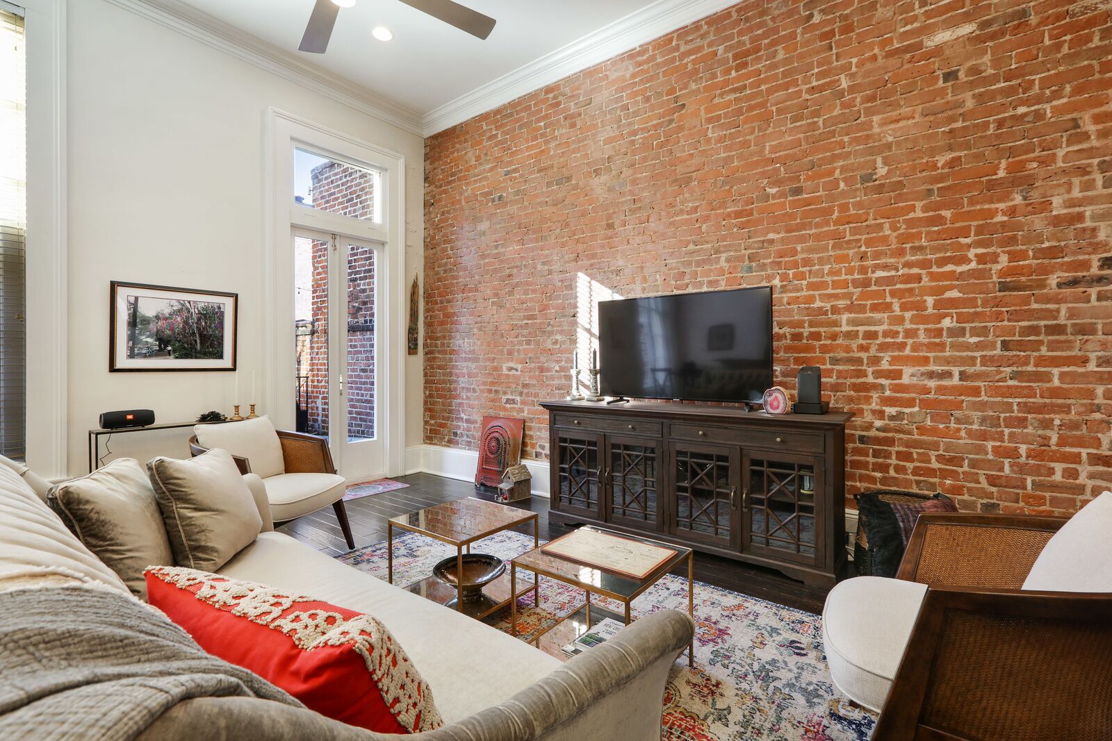 Downtown Delight-gorgeous Cbd Condo With Private Courtyard - Mardi Gras New Orleans