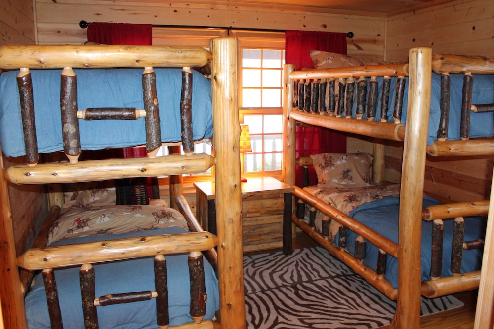 Luxury Cabin Retreat. Perfect For Family Fun Or Romantic Get Away - Holland, MI