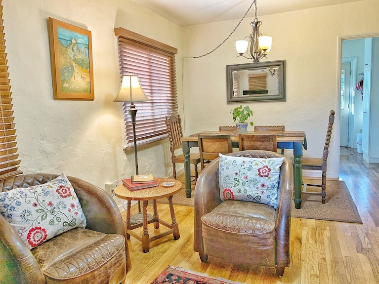 スパ浴槽のあるスペインのバンガロー! 繁華街に近く、Wine Countryに簡単にアクセスできます。 - ナパ, CA