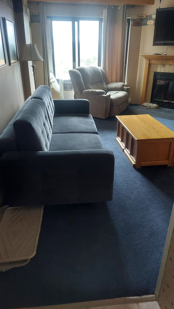 Silver Creek 1703 - 2 Bdrm Condo, A/c, No Cleaning Fee, Pool & Hot Tub - West Virginia