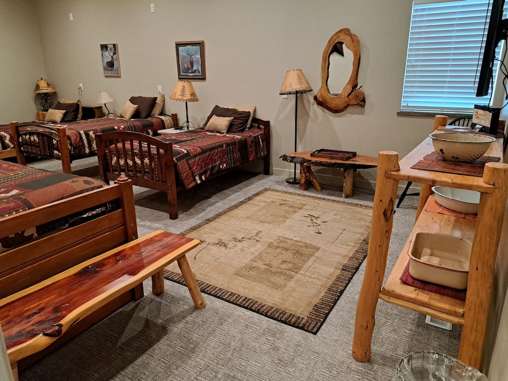 One Of A Kind Mountain Lodge, 10,00 Sq Ft, Sleeps 51 And Perfect Location - Utah