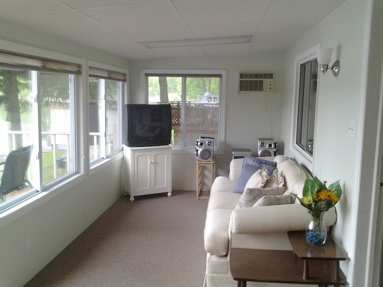 Heaven Can't Wait, On Beautiful Kinderhook Lake!! - State of New York