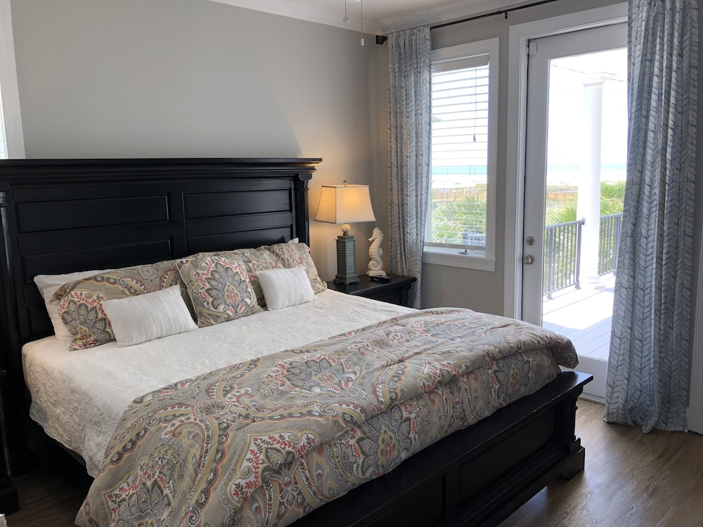 Incroyable Oceanfront Resort - Holden Beach, NC