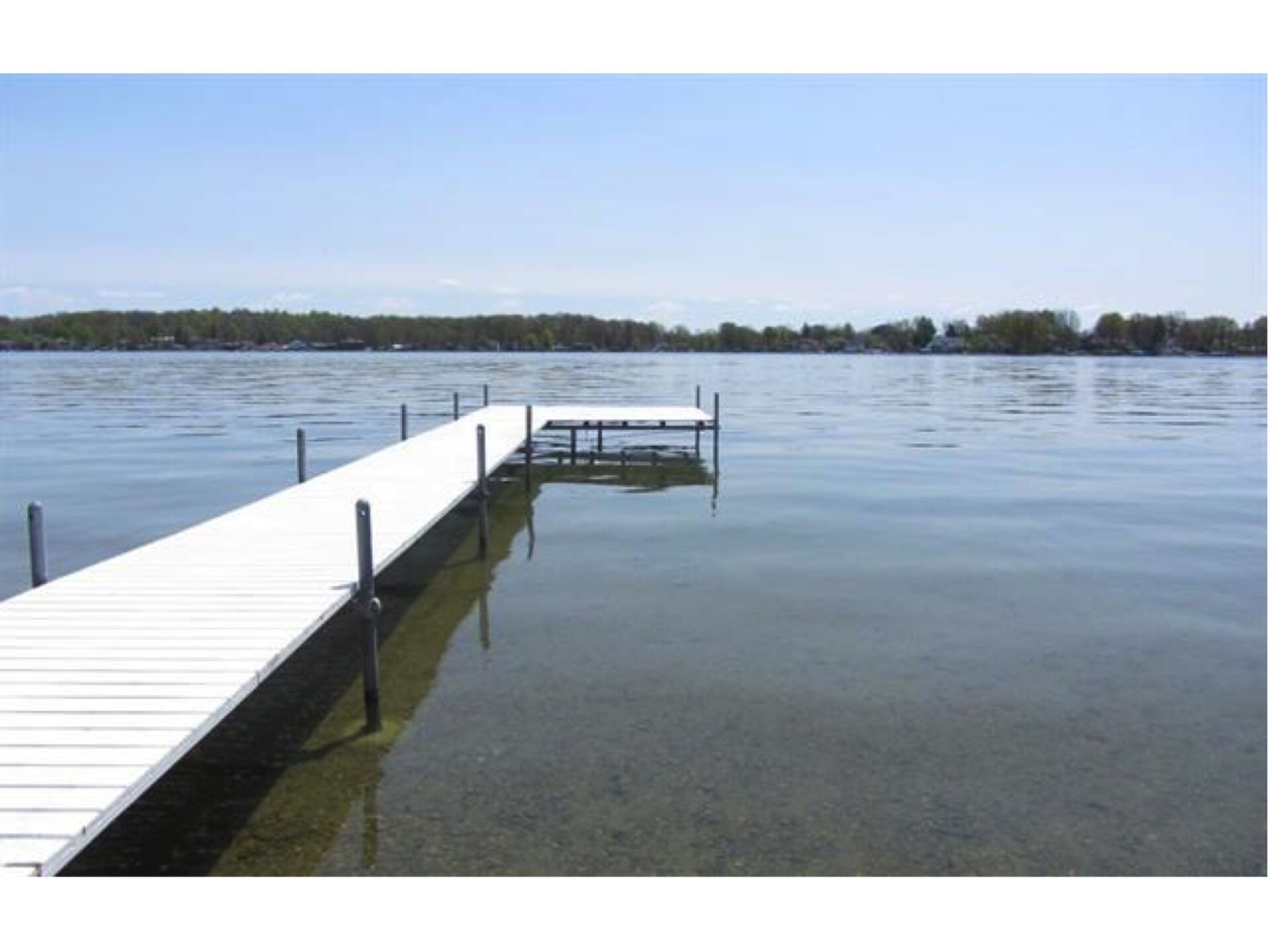 Family-friendly Comfortable Lakefront Cottage on beautiful Lake George ...