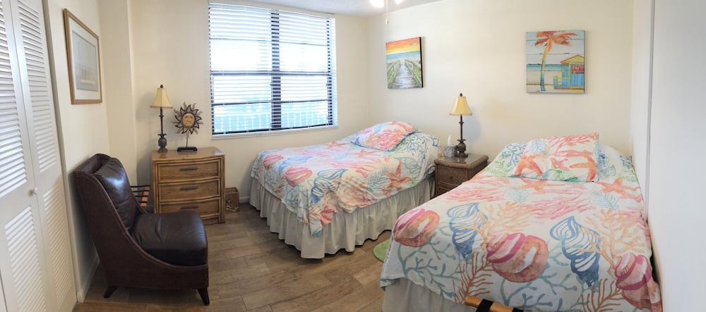Beautiful Sunsets On White Sandy Beach , Great Heated Pool - - Marco Island, FL