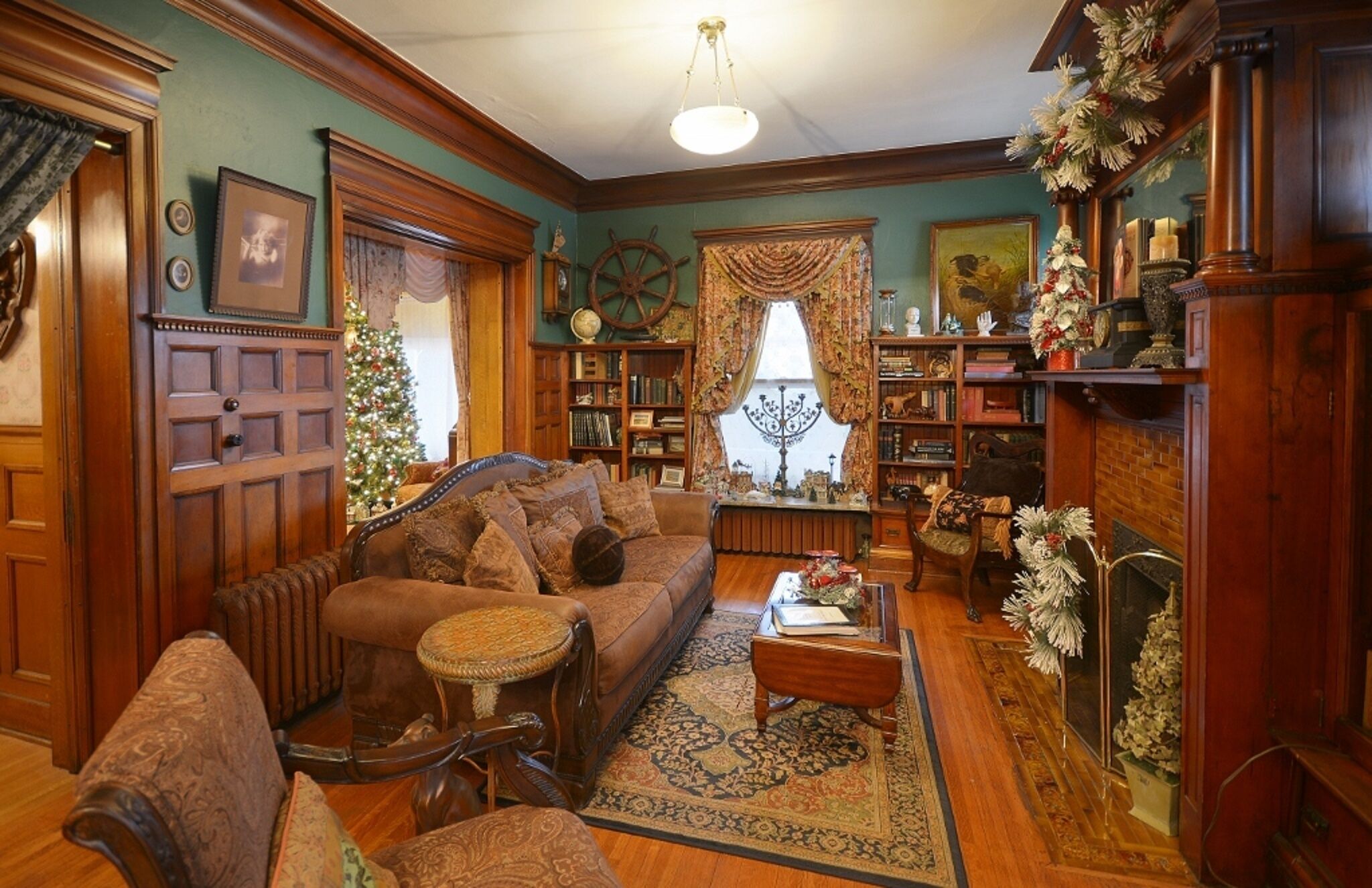 The Historic A. Charles Weiss Home...only 3 Blocks Away From Lakewalk! - Duluth, MN