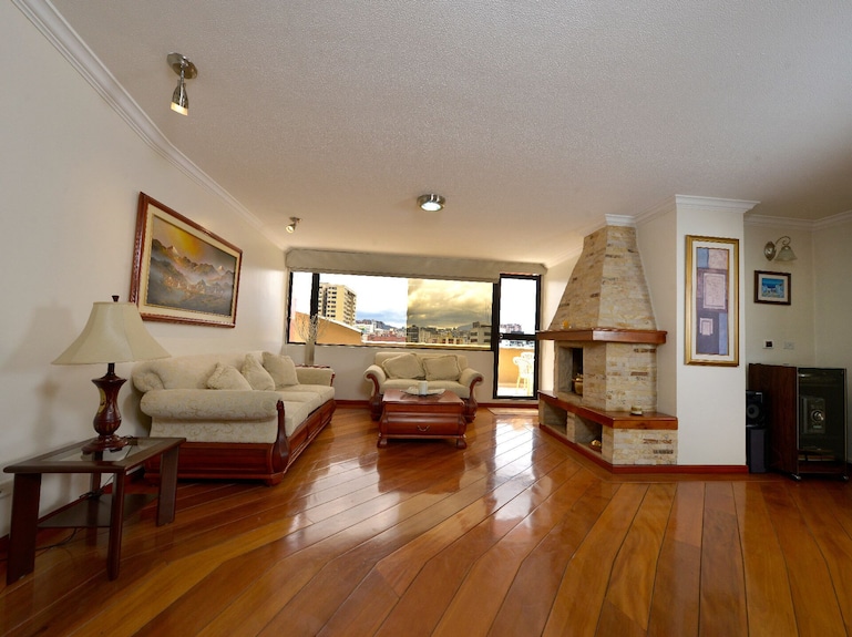 Exc Ph, Best Loc, Near Carolina, Huge Balcony, Amz Views, Wifi, Apu, Deals! - Quito (Ecuador)