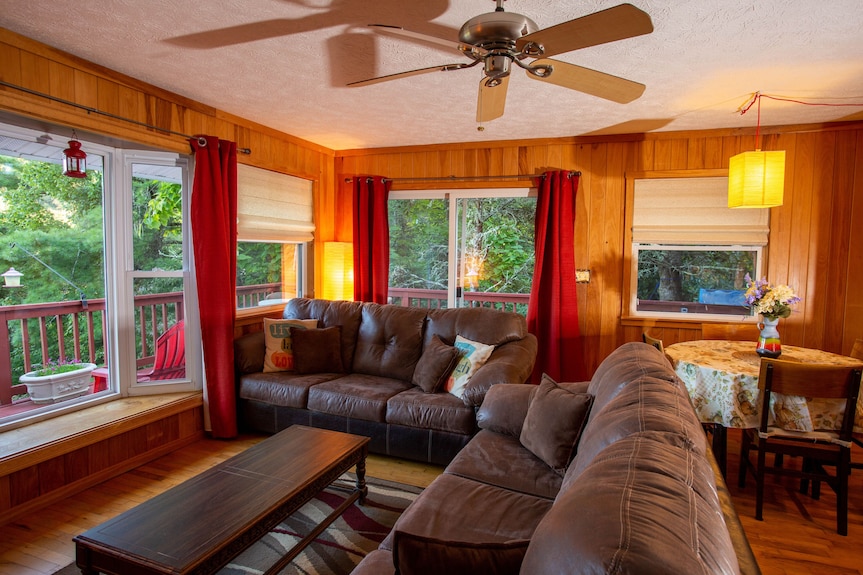 Carpathian Cabin-blowing Rock-boone-long Range View-tweetsie,hike,relax,meditate - Tweetsie Railroad, Blowing Rock