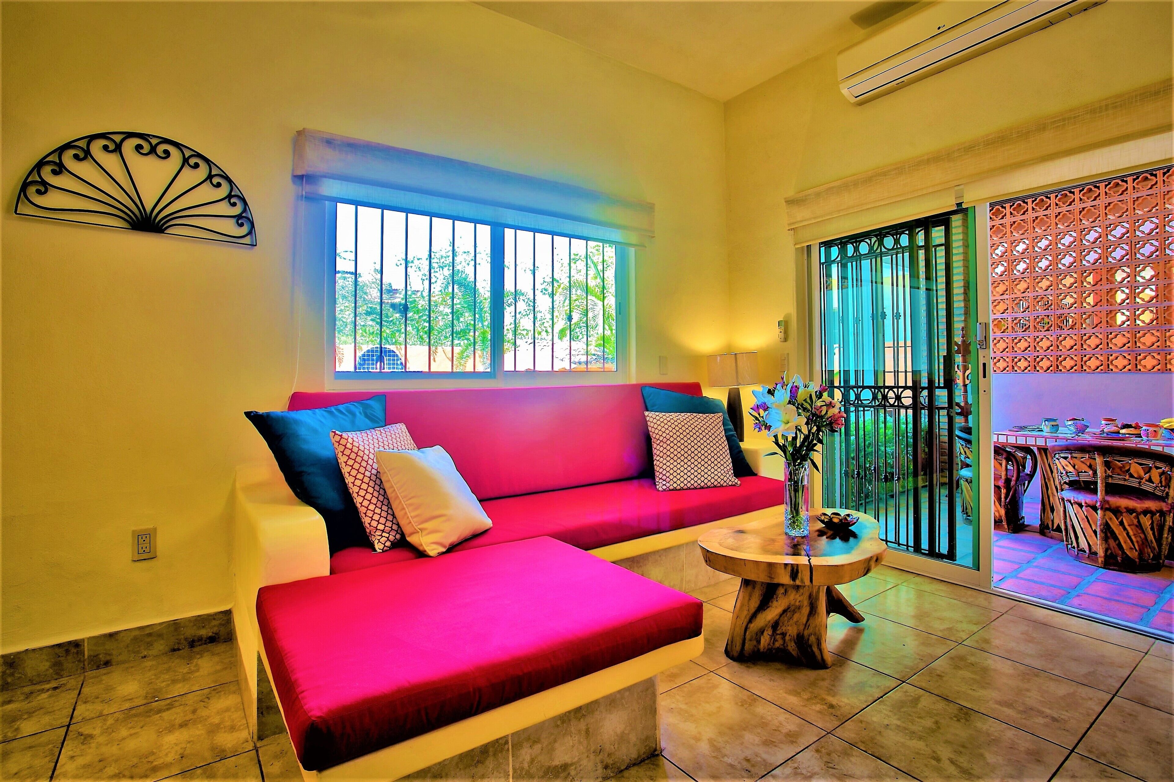 Zona Dorada~2bed/2bath~1 Block To Beach~full Kitchen~laundry~a/c~heated Pool - Bucerías