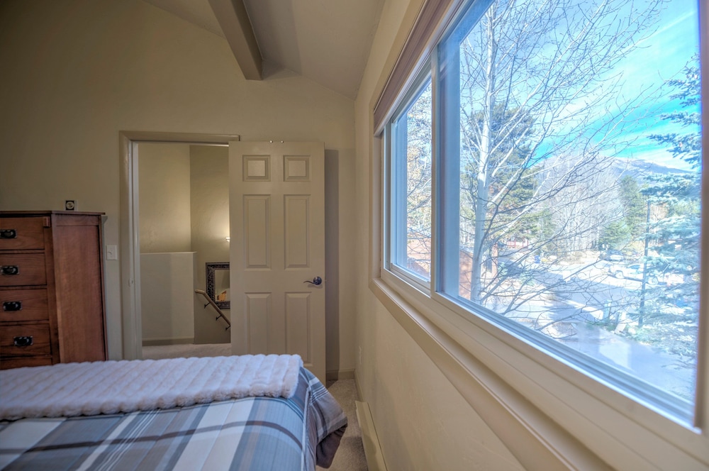 Maison Unifamiliale Rénovée, Spa Privé - À Pied Du Centre-ville - Pour Toute La Famille - Frisco, CO