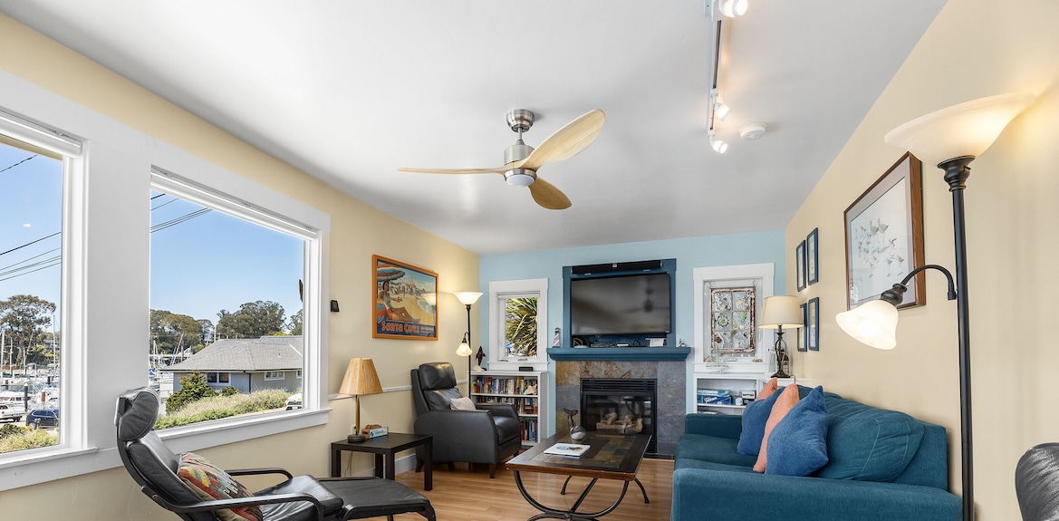 Snug Harbor - Santa Cruz, CA