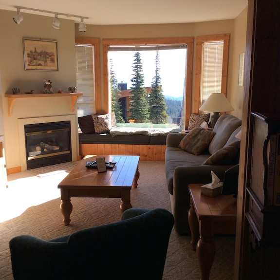 Have Fun With The Family- Hot Coco By The Fire & Apres Ski Hot Tub! - British Columbia