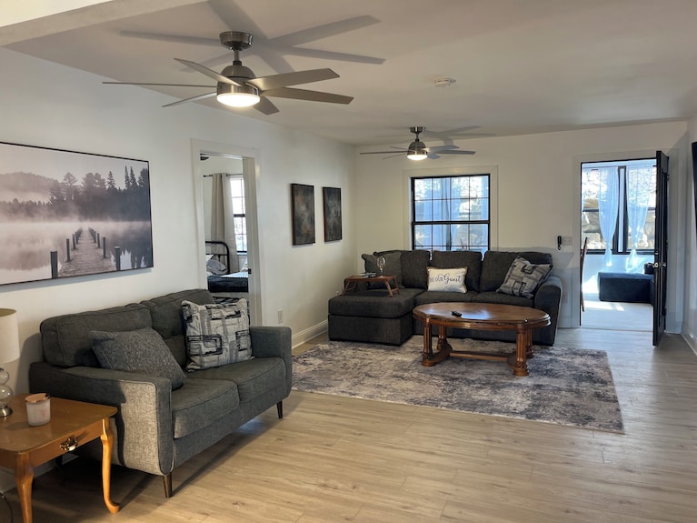 Lakefront, Gameroom, Remodeled With Large Deck On Nolin Lake! - Mammoth Cave, KY