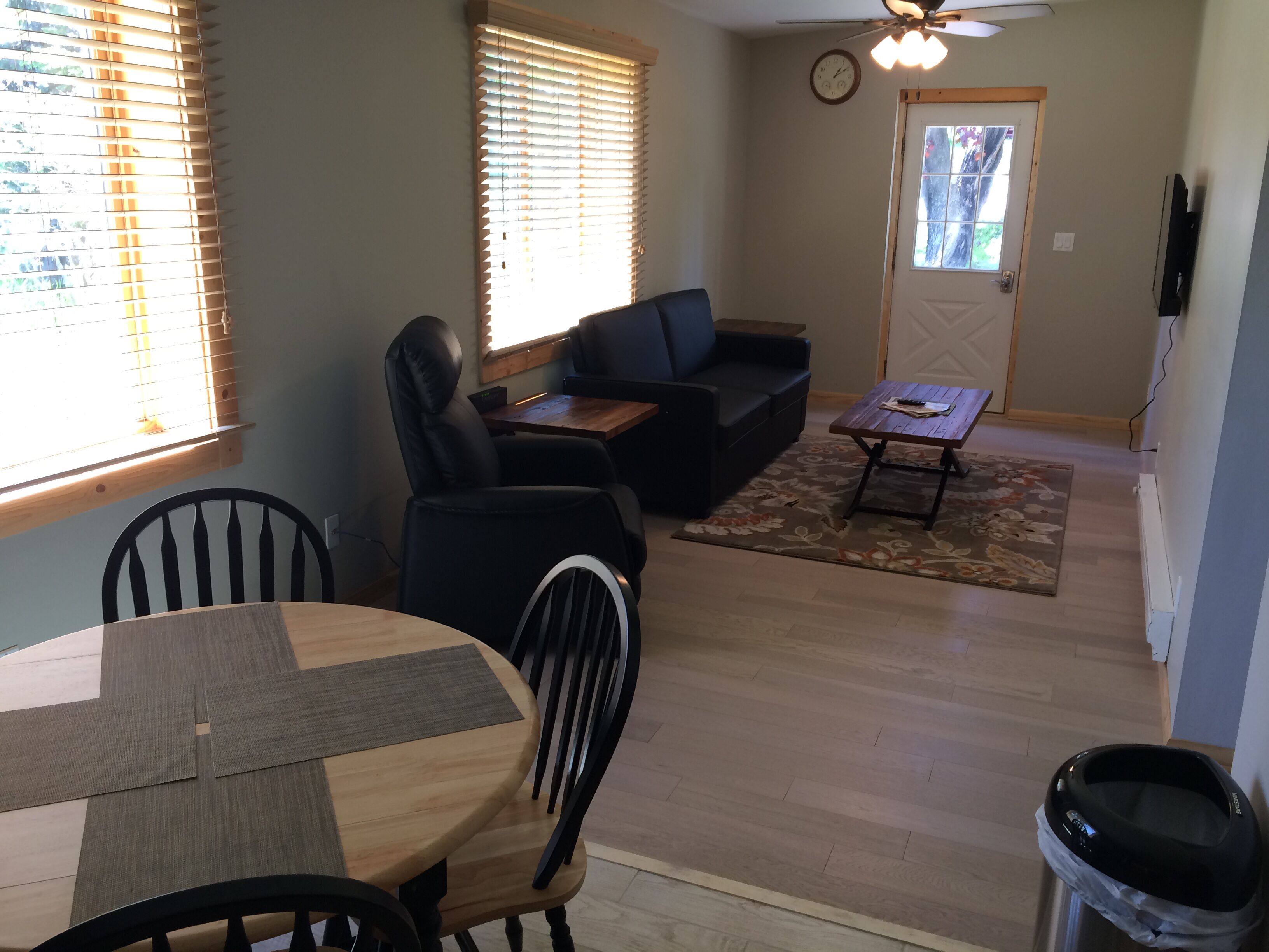 New Downtown Apartment.  Walk Everywhere, Rest Comfortably - Peninsula, MI