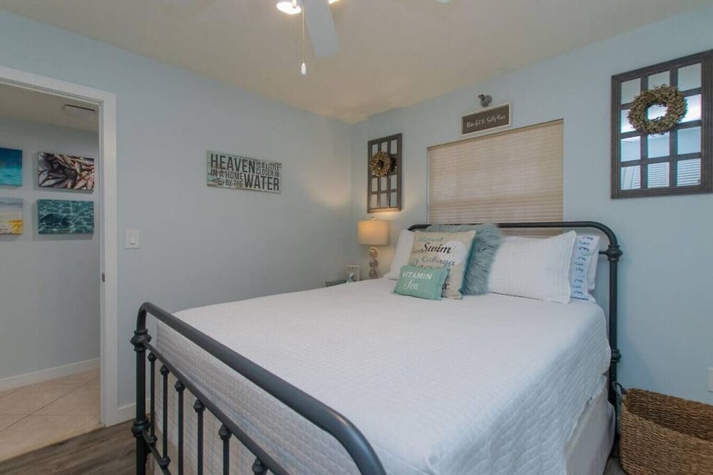 Sea View Farm Style Ocean Front Condo Views - Florida Keys